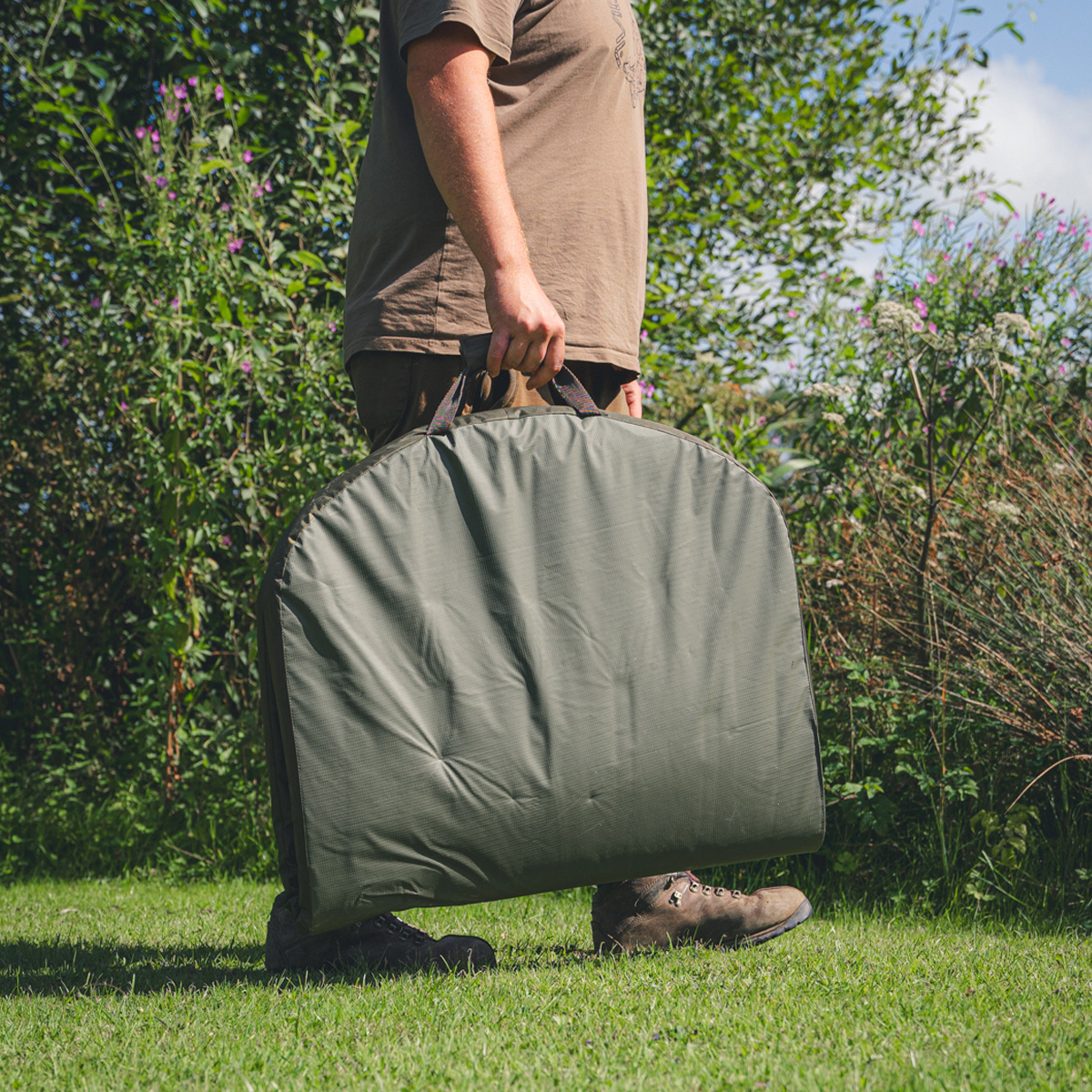 Avid Carp Revolve Folding Flat Mat - £39.99