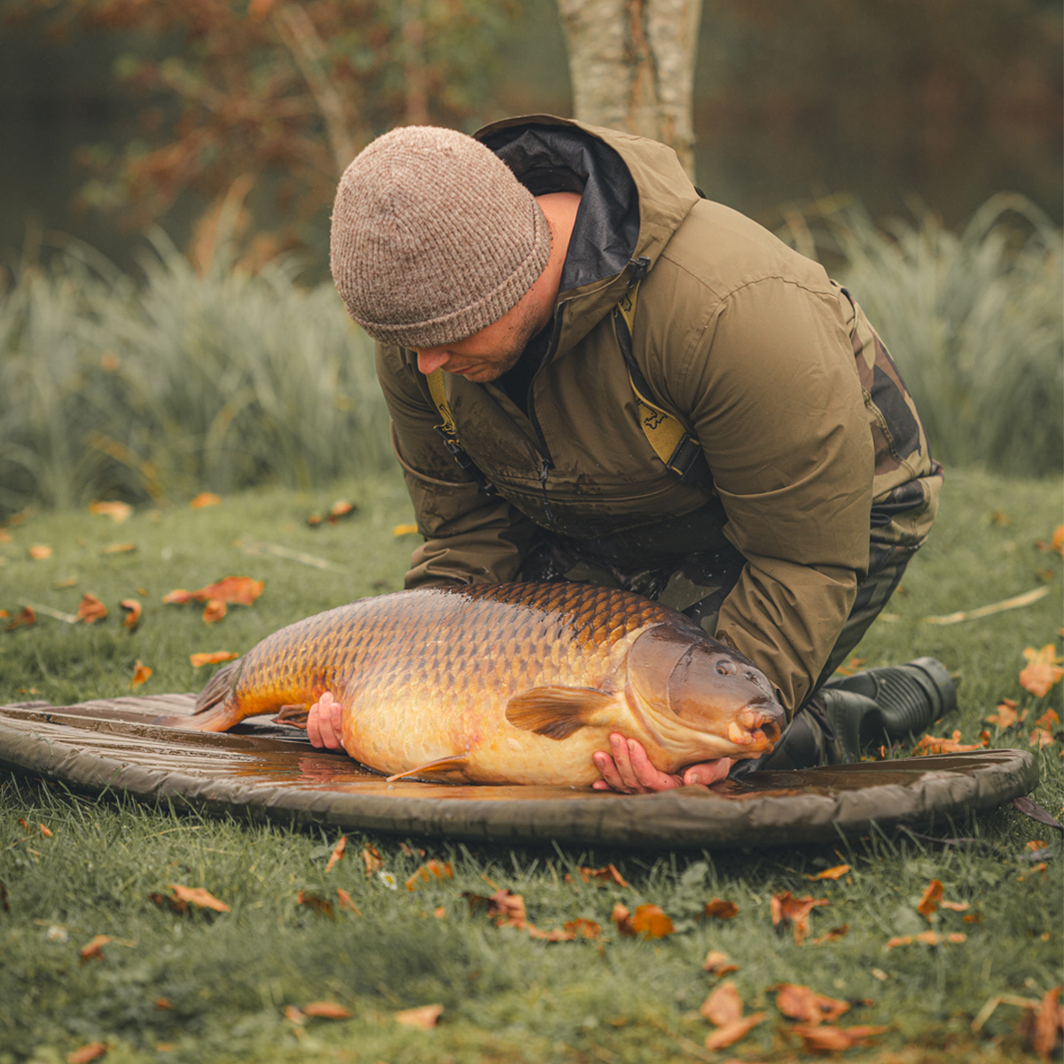 Avid Carp Revolve Folding Flat Mat - £39.99