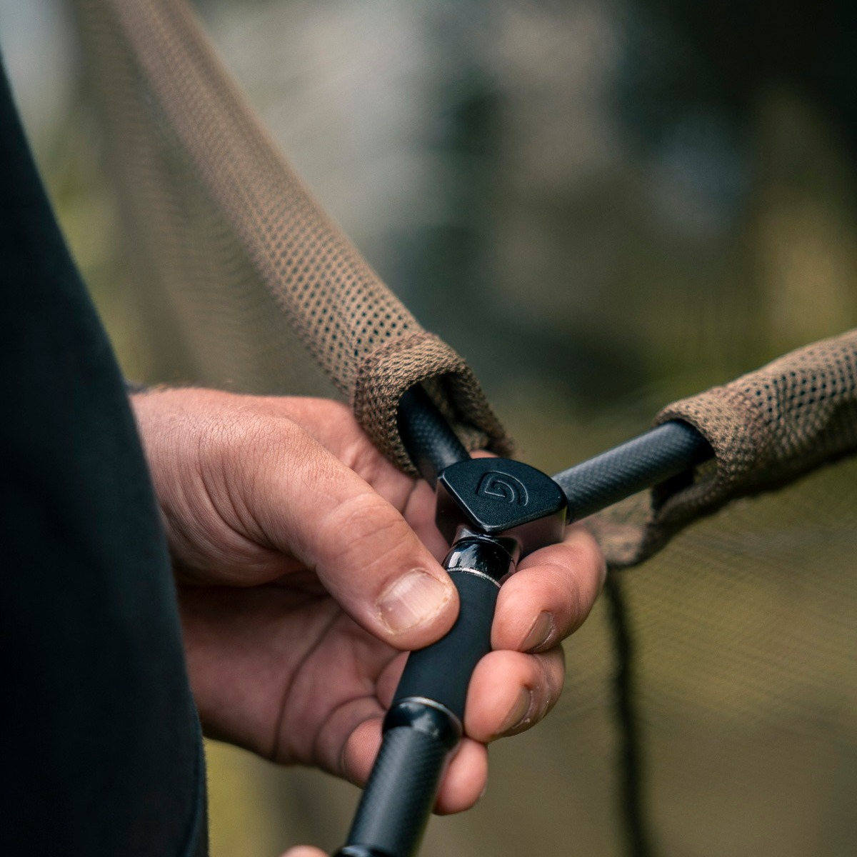 Trakker Sanctuary T12-R Retractable Landing Net 42inch - £159.99