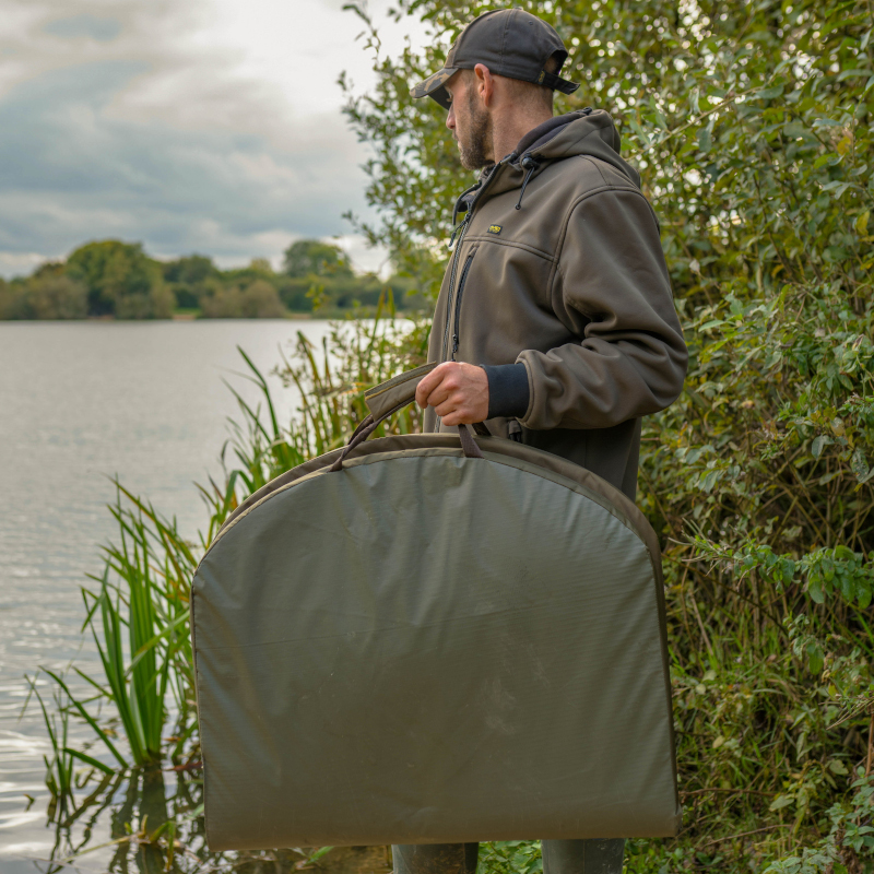 Avid Carp Revolve Folding Flat Mat - £39.99