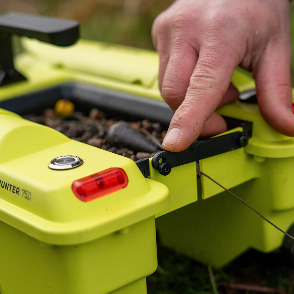 Ridge Monkey Hunter 750 Bait Boat Hi-Viz Edition - £559.99