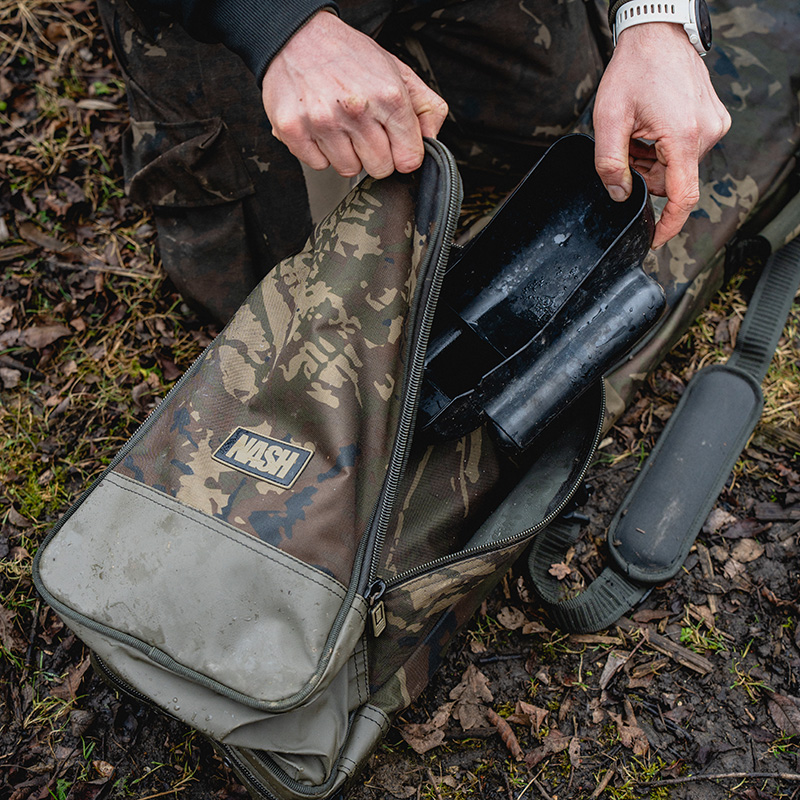Nash Subterfuge Bushwhacker & Prodding Stick Bag - £99.99