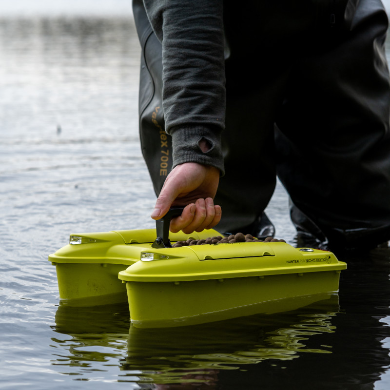 Ridge Monkey Hunter 750 Bait Boat Hi-Viz Edition - £559.99