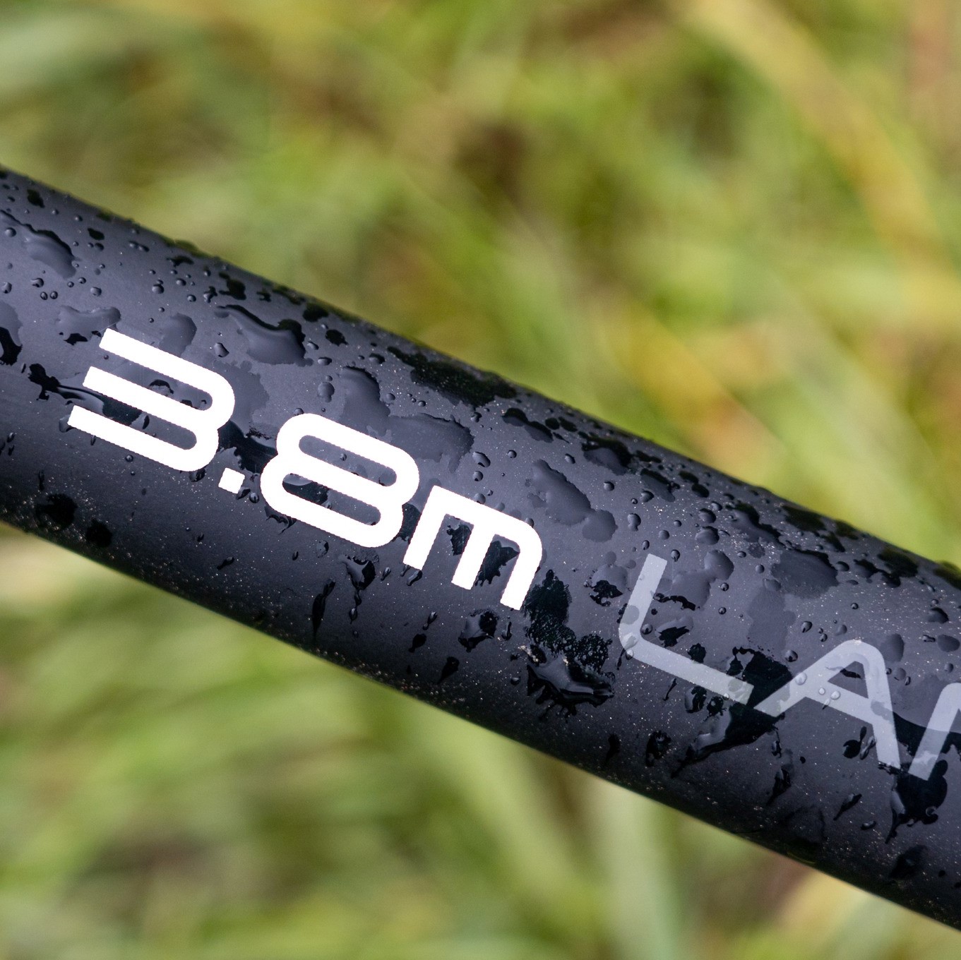 Daiwa DVEC Landing Net Handle - £54.99